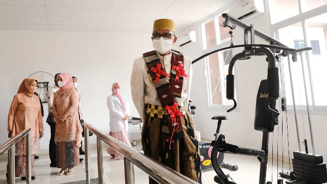 Gedung Baru Laboratorium dan Fisioterapi RSUD Sulthan Daeng Raja Kado ...